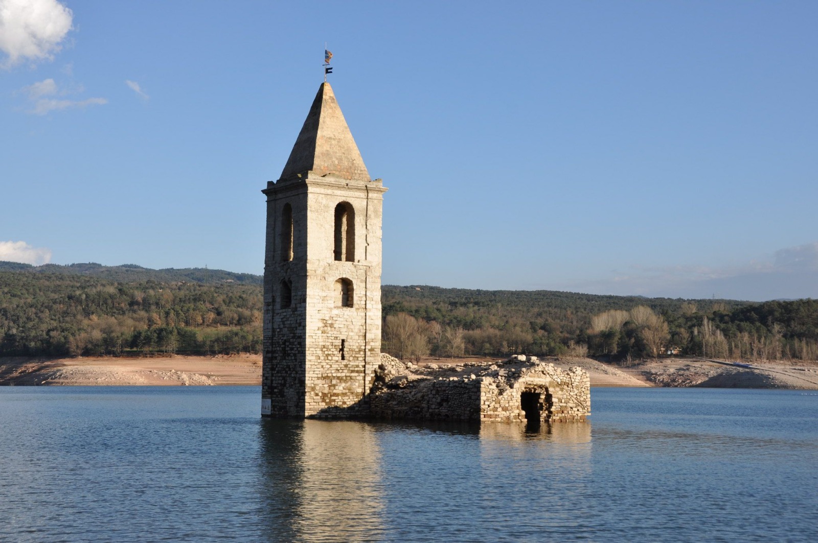 Dürre in Spanien: Stausee bei Barcelona fast leer - globalmagazin